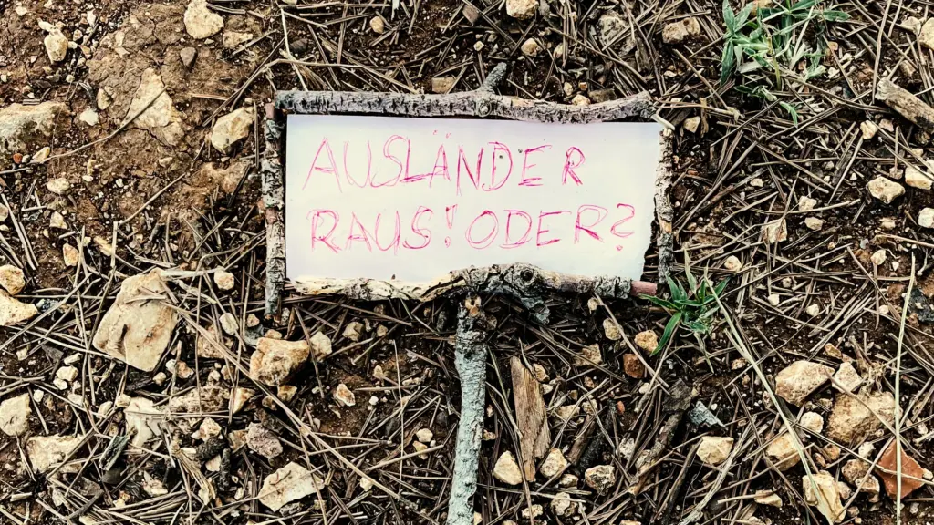 Ausländer raus! Oder doch nicht?-emigres-life.com